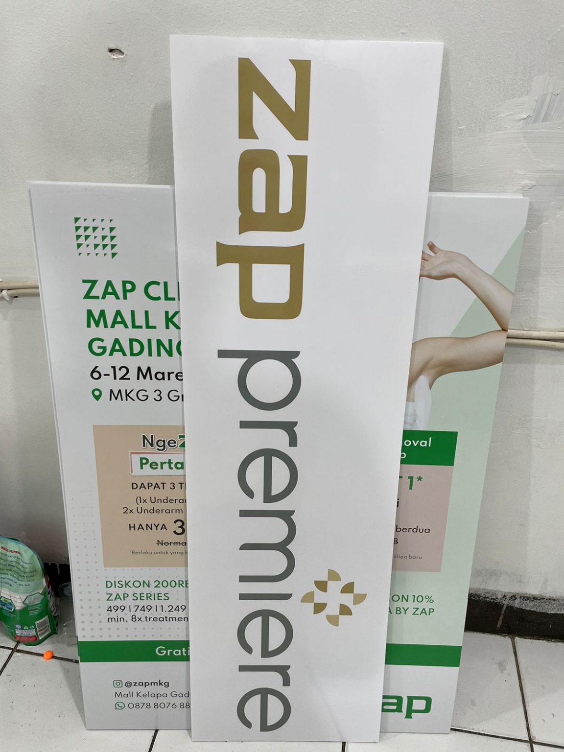 Printing terdekat Mockup A3 Compro Satin Bendera Umbul-umbul backdrop ...