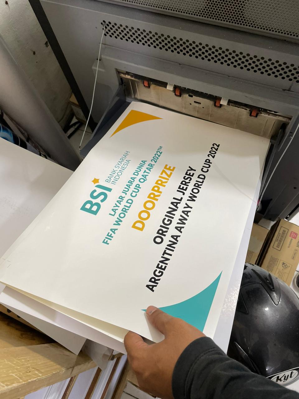 Tempat Bikin Mockup Hadiah Saintboard Terdekat Dapat Ditunggu